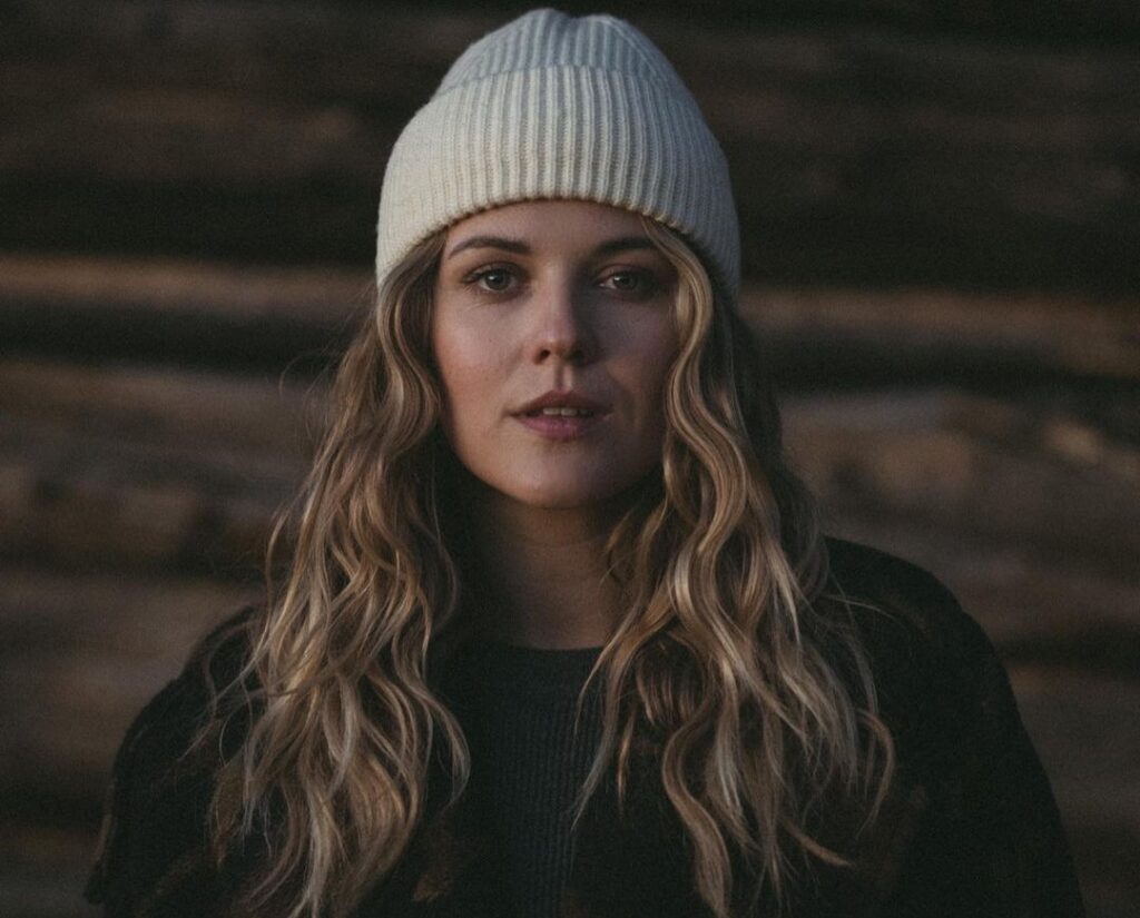 Josefin Bressel (gzsz) alter, Größe, gewicht, vermögen, Freund, Ehemann ...